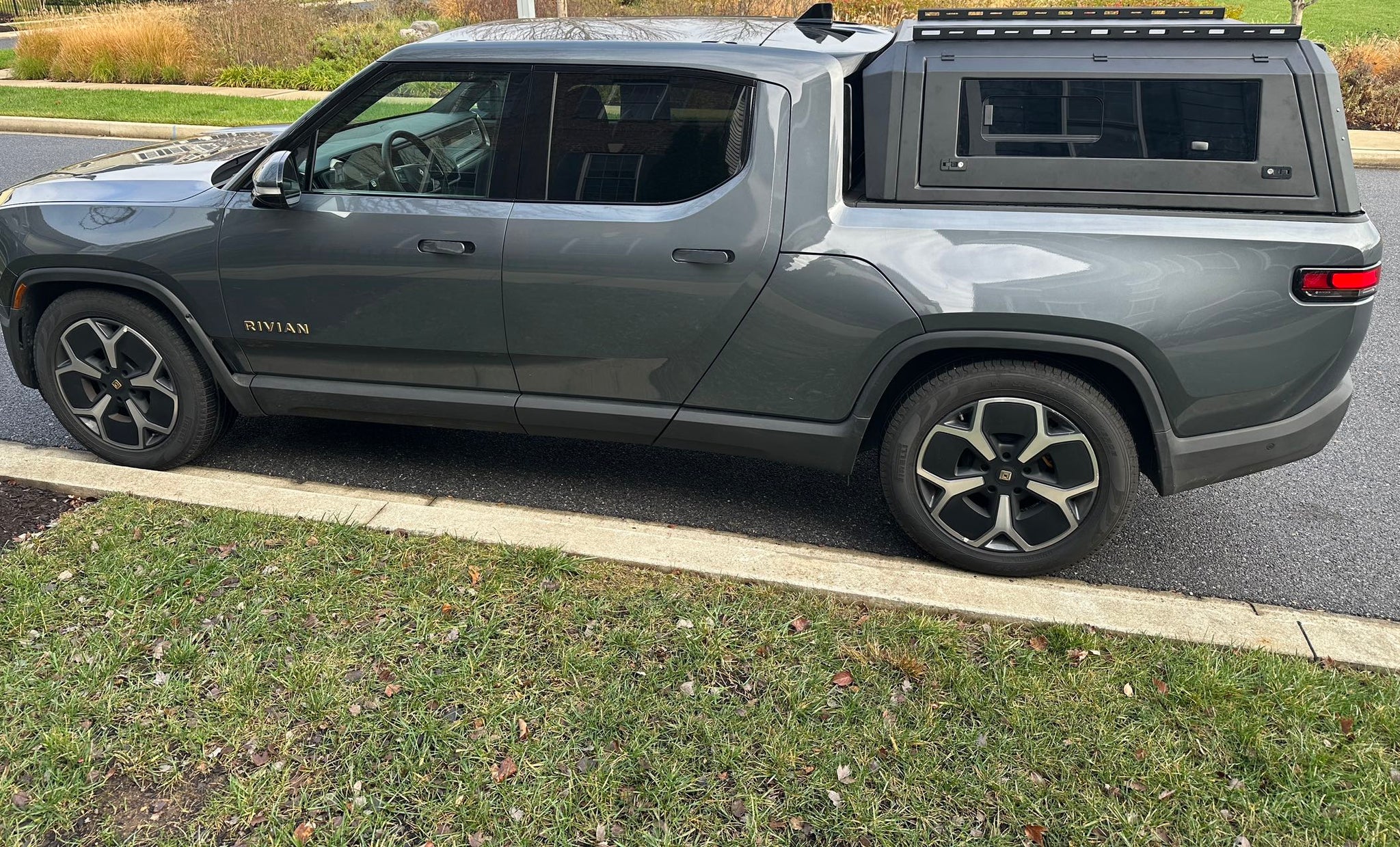 Rivian R1T Truck Cap — $2,100 Aluminum Hard Topper (Gen 1 + Gen 2 ...